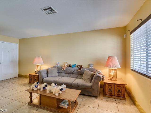 5330 E Charleston Blvd, Unit 31, Las Vegas, NV 89142 | MLS #2770