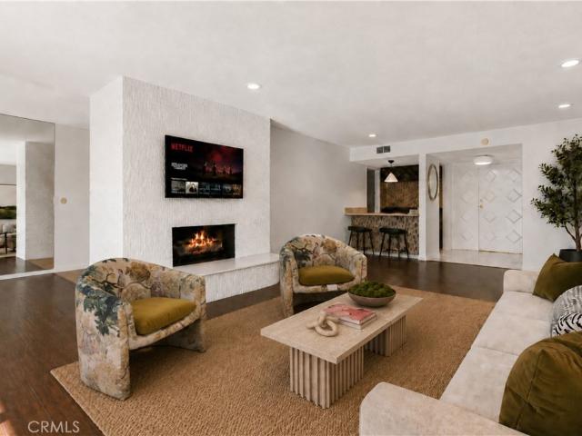 5330 Lindley 209