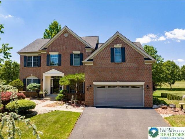 5331 Greenbriar Dr, Hanover Township, PA 18017