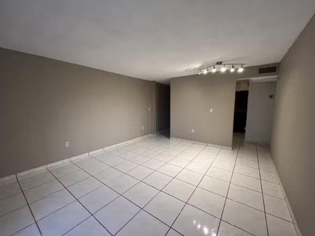 53330908 2498 Southwest 17th Avenue