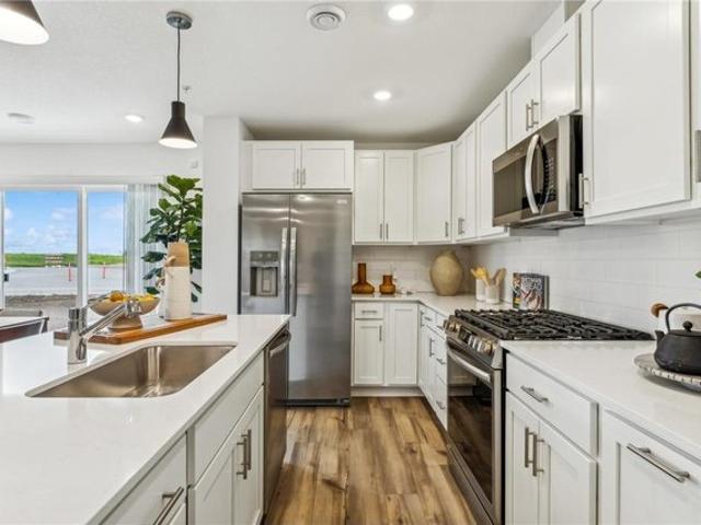 5333 Long Pointe Pass, Woodbury, MN 55129