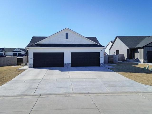 5333 Pinecrest Ct N, Wichita, KS 67220