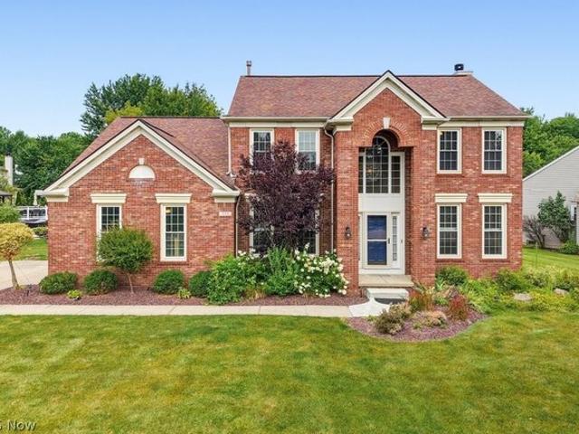 533 Continental Dr, Sagamore Hills, OH 44067