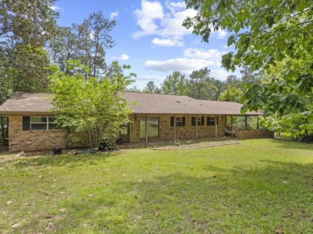 533 Cypress Bend Dr, Village Mills, TX 77663