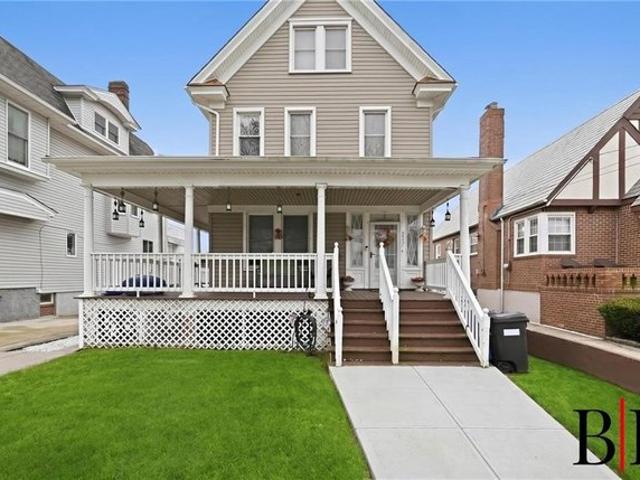 533 Beach 130th St, Belle Harbor, NY 11694