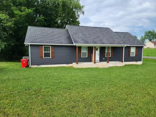 533 BLUE SKY CIR, LAFAYETTE, TN 37083 Single Family Residence.