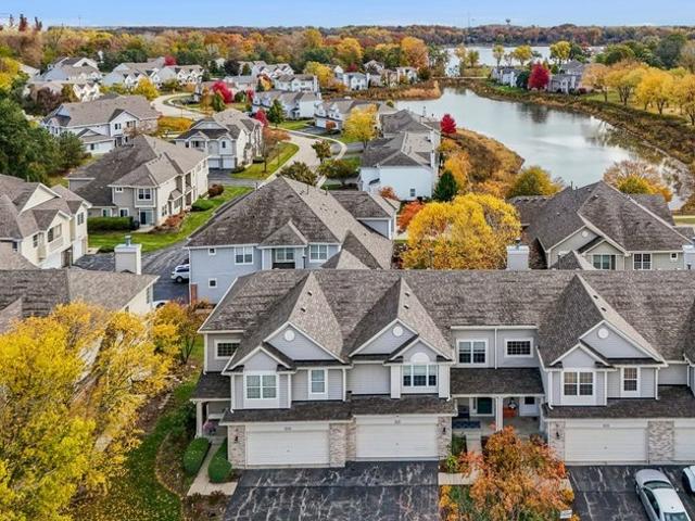 533 Blue Springs Dr, Fox Lake, IL 60020