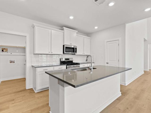 533 Bloomington Loop