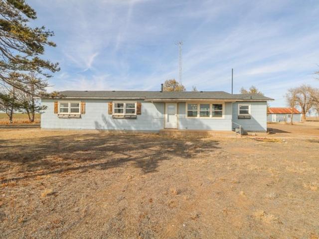 533 Highway 70, Earth, TX 79031