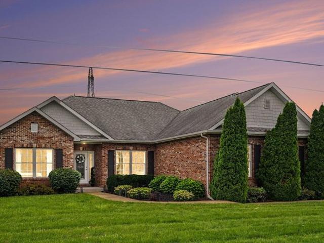 533 Lake Park Dr, Valparaiso, IN 46385
