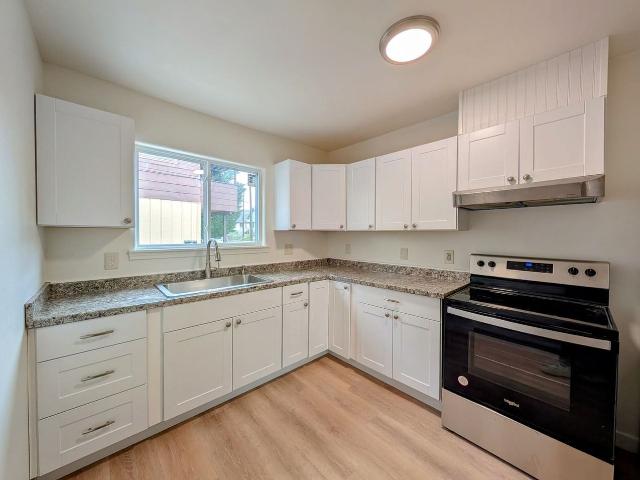 533 Methow St. Tri Plex 2 Bedroom Apartment for Rent at 533 Methow St, Wenatchee, WA 98801