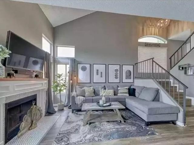 533 Meadbury Dr, Henderson, NV 89014