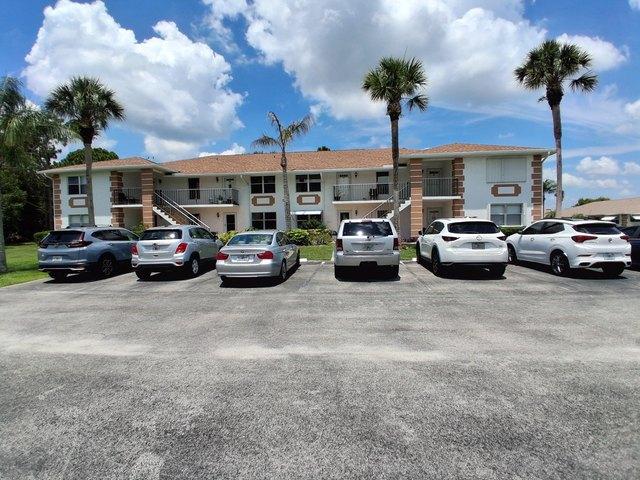 533 S Lakes End Dr Apt E2, Fort Pierce, FL 34982