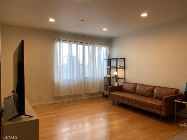 533 S St Andrews Place 319