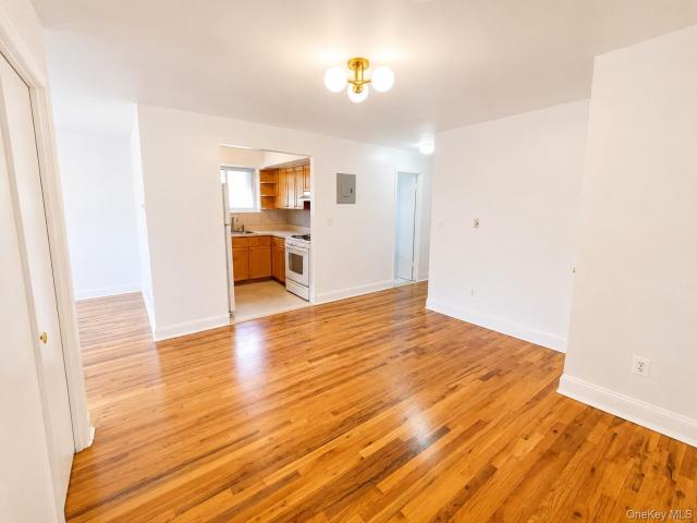 533 Soundview Avenue 3rd Floor