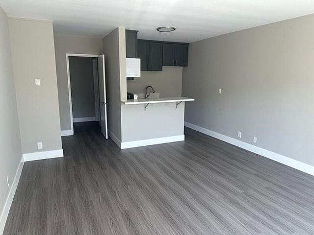 533 Queen Studio Apartment for Rent at 533 W Queen St, Inglewood, CA 90301