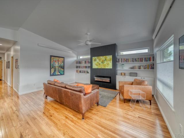 533 W 7th Street