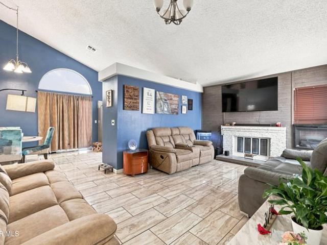 5344 Sunburst Dr, Palmdale, CA 93552