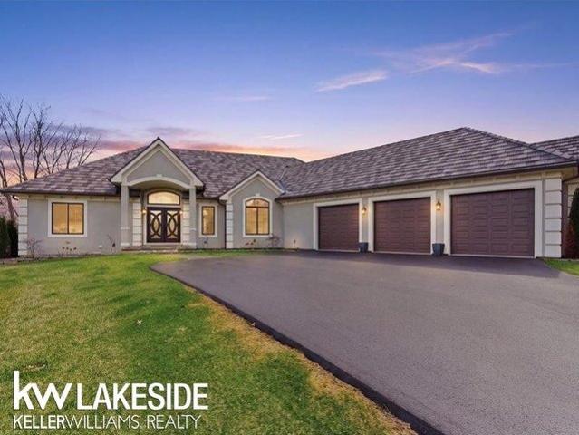 5345 Bristol Parke Cir, Clarkston, MI 48348