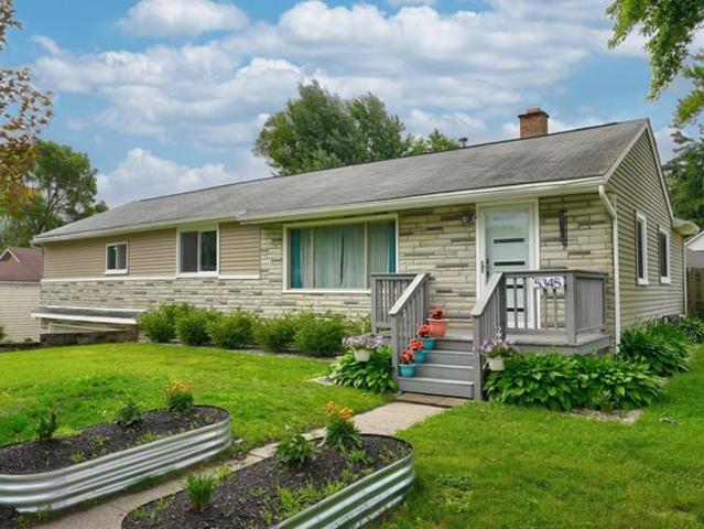 5345 Clinton River Dr, Waterford, MI 48327