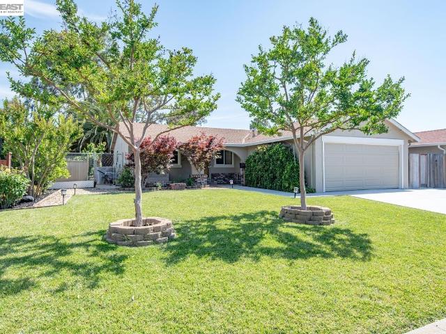 5345 Lilac Ave