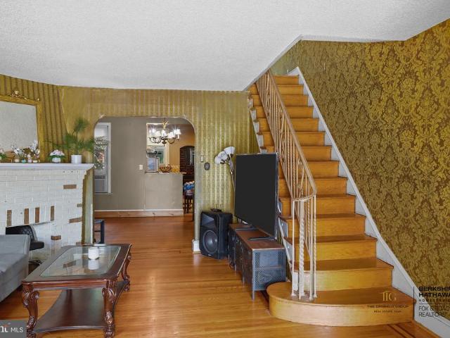 5346 Large Street