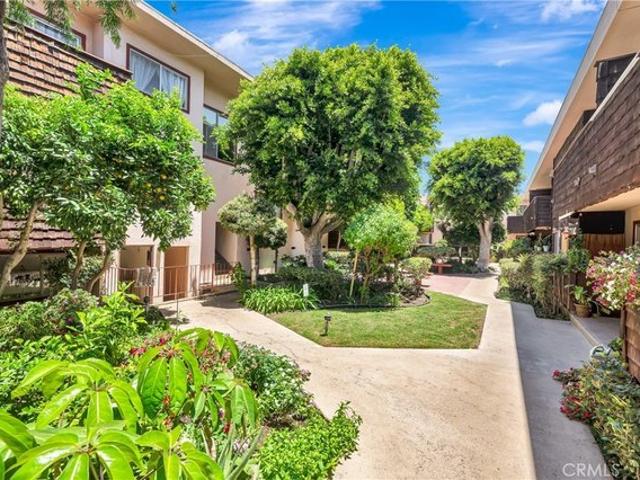 5349 Newcastle Ave Apt 56, Encino, CA 91316