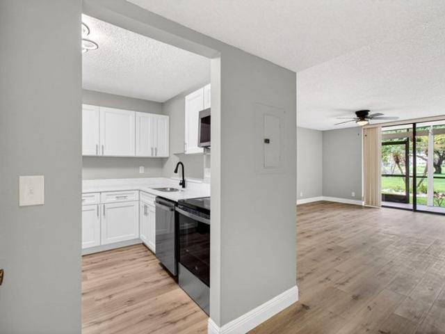 5340 Las Verdes County Road Las Verdes Cir Unit 109, Delray Beach, FL 33484