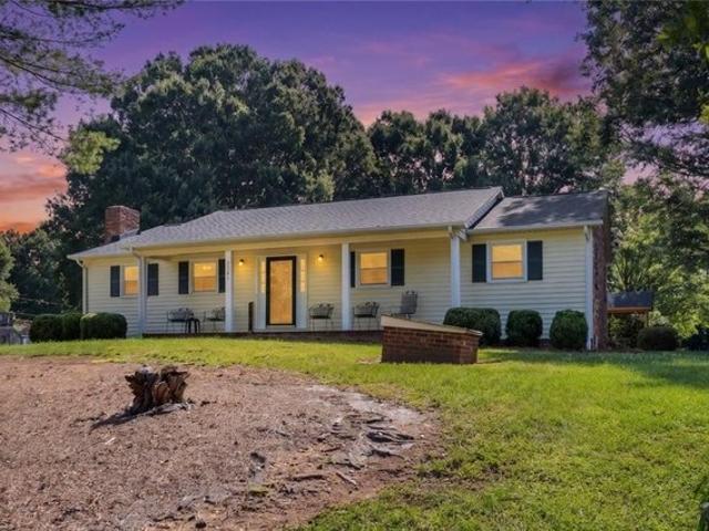 5341 Leesa Dr, Clemmons, NC 27012