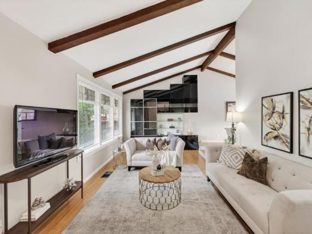 5342 Avenida Almendros