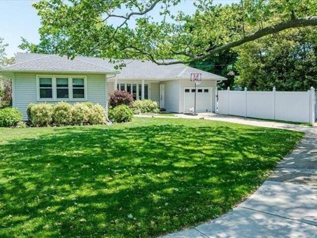534 Allen Rd, Woodmere, NY 11598