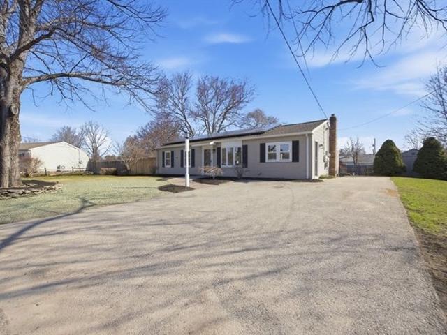 534 Hogg Memorial Dr, Whitman, MA 02382