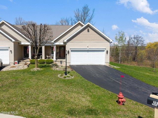 534 Northend Dr, Schenectady, NY 12308