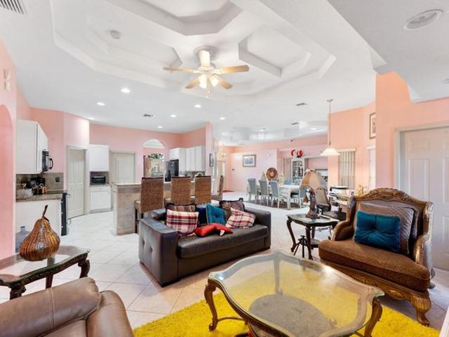 534 SW Halifax Ave, Port Saint Lucie, FL 34953