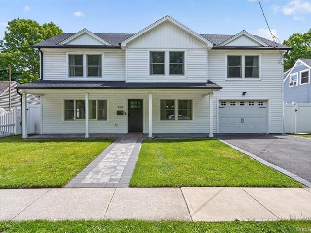 534 Riverside Ave, Massapequa, NY 11758