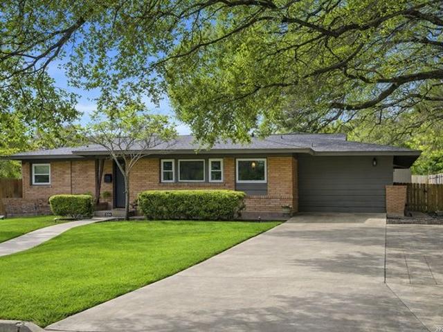 534 Woodcrest Dr, San Antonio, TX 78209