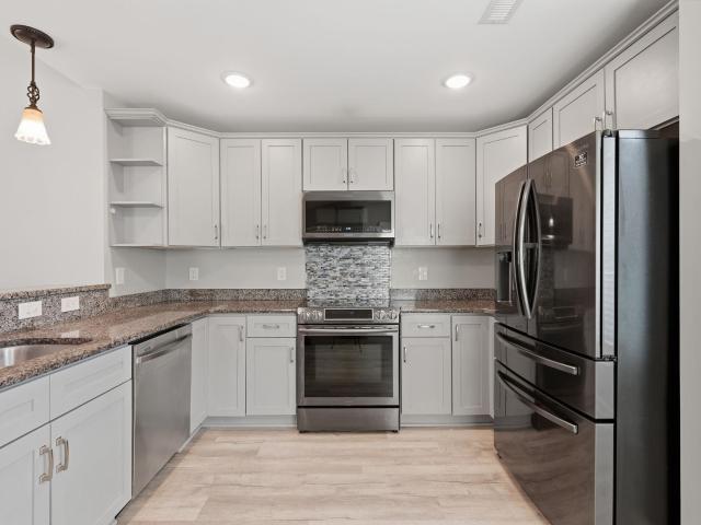 534 Waverly Loop