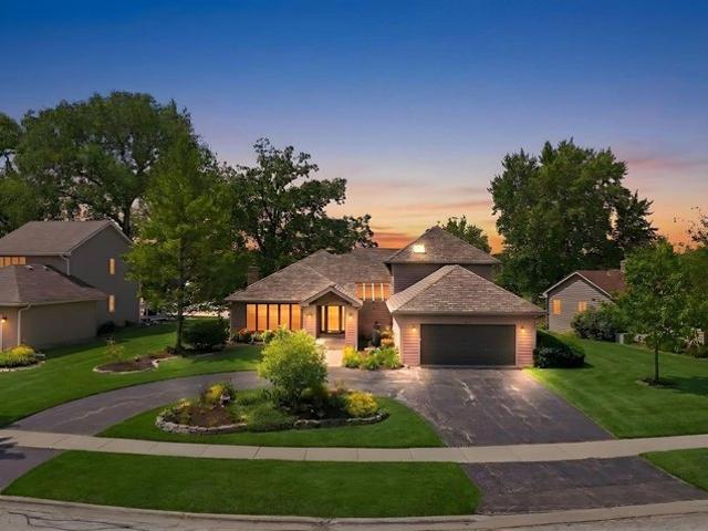 534 Whispering Pines Rd, Lindenhurst, IL 60046