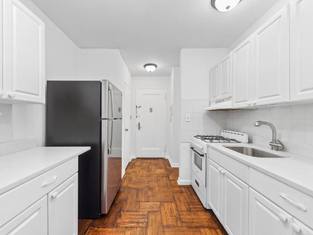 5355 Henry Hudson Parkway West, Unit 4G