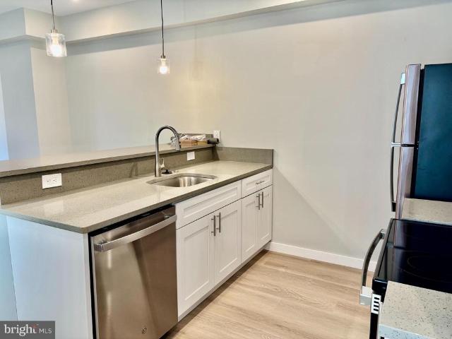 5356 58 Cedar Avenue # 4