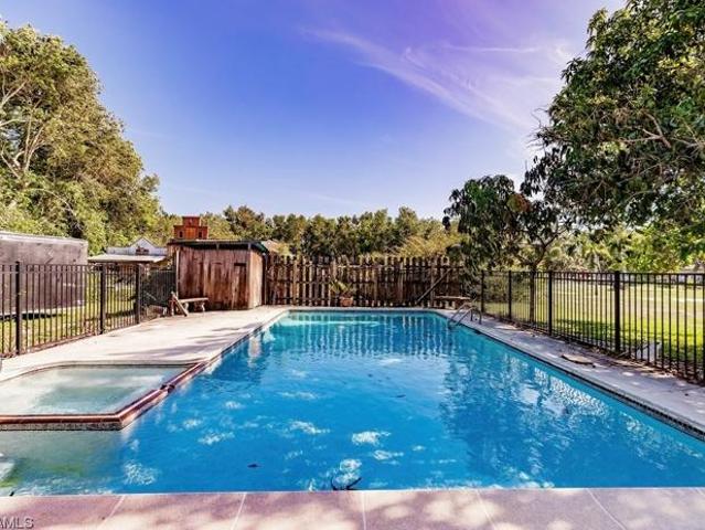5358 Myrtle Ln, Naples, FL 34113