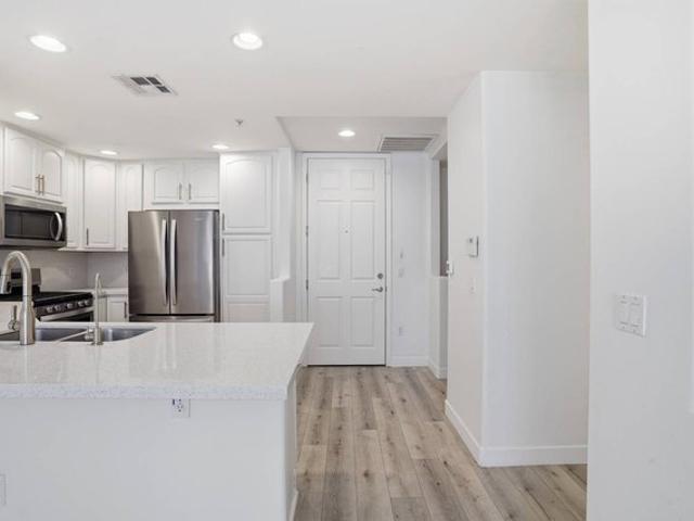 5350 E Deer Valley Dr, Phoenix, AZ 85054