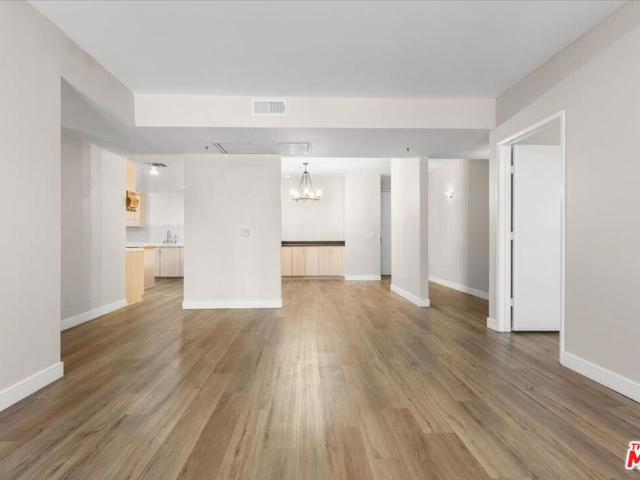 5350 White Oak Avenue 209