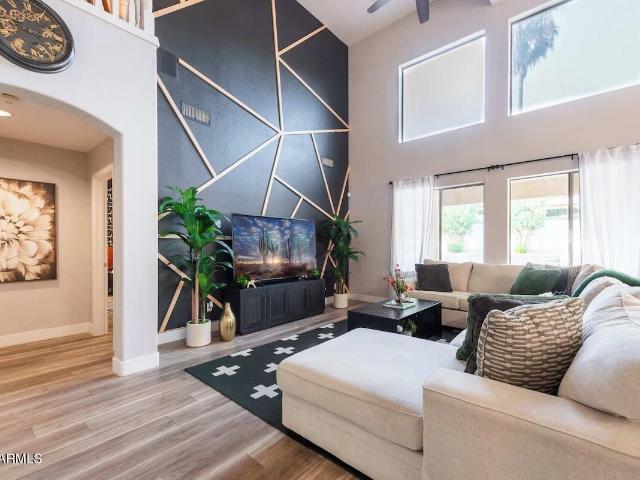 5352 e woodridge drive