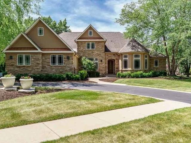 5352 Woodland Pond Ln, Loves Park, IL 61111