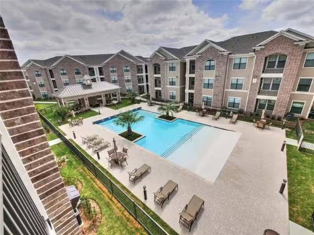 5353 Space Center Blvd B1, Pasadena, TX 77505