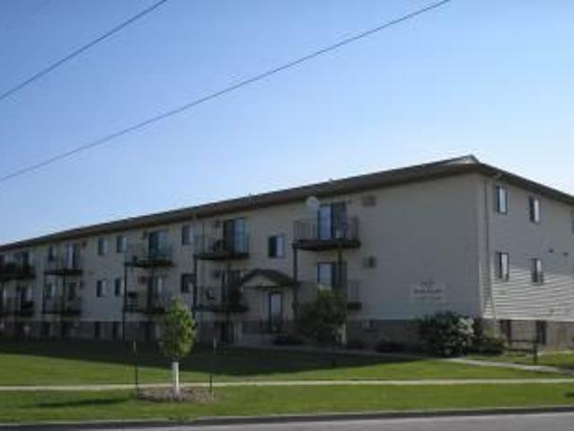 $535 / 1br 600ft² HEAT PAID + GARAGE w/ Opener + Balcony South Fargo Near Olive Garden map