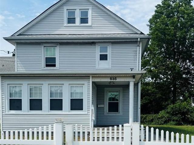 535 Cross St, Westbury, NY 11590