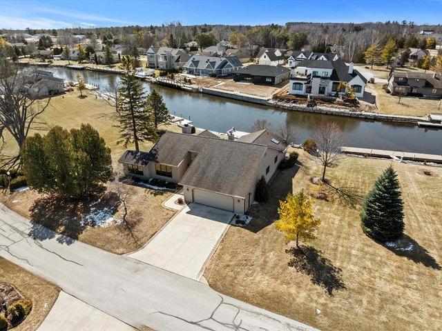 535 E Vine Ct, Sturgeon Bay, WI 54235
