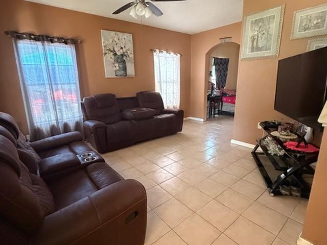 535 E Edmonds Ave